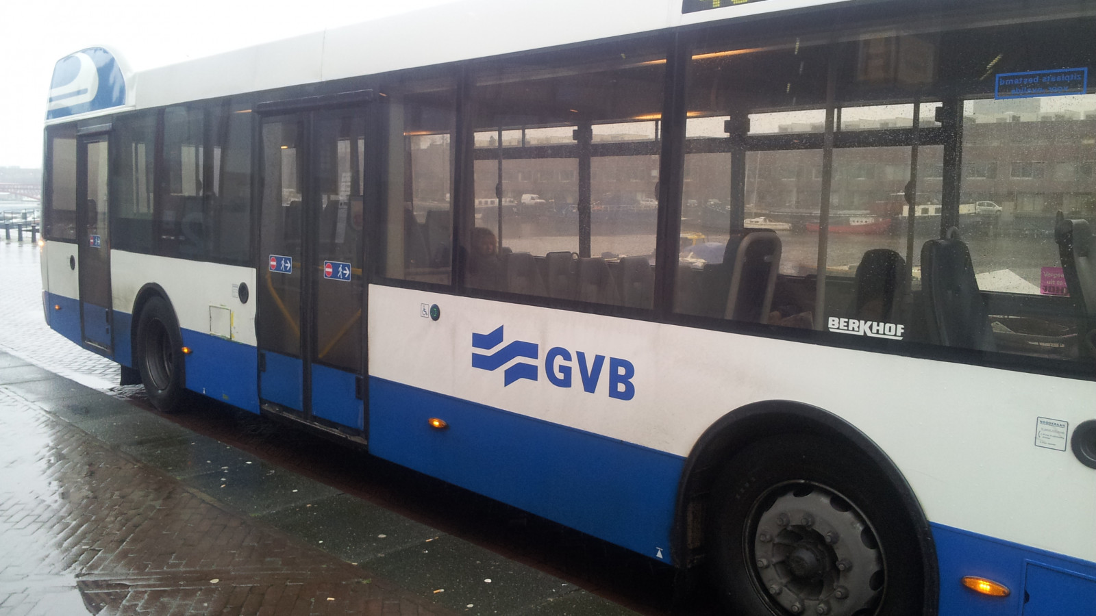 GVB mag oude dieselbussen langer gebruiken - AT5
