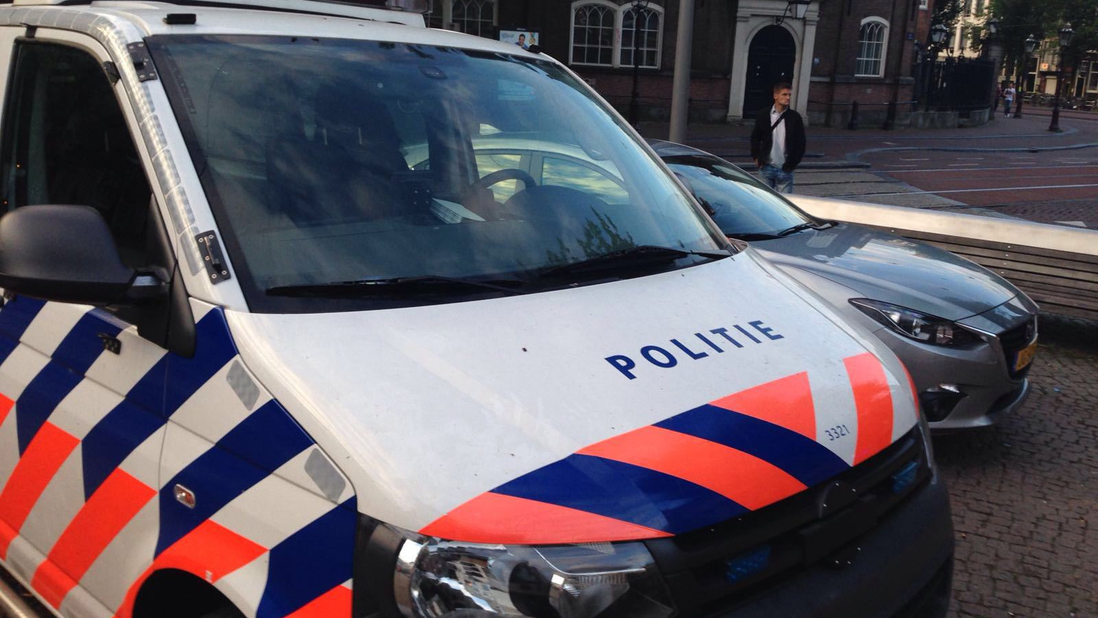 Liegende 'klusjesmannen' repareren 'lekkage' voor slechts 1500 euro - AT5