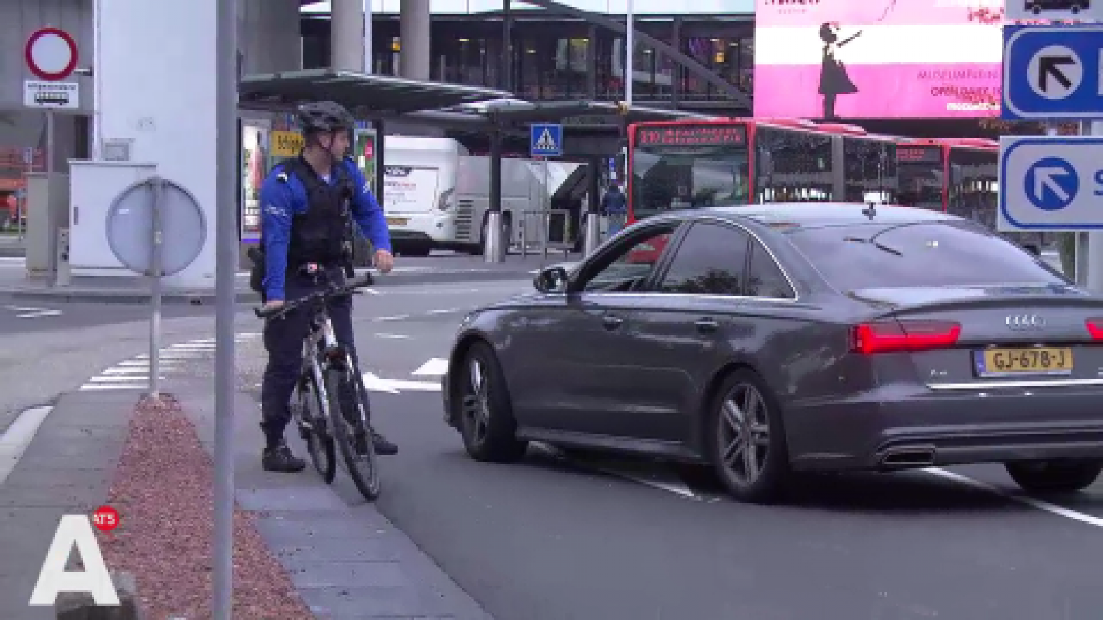 Chaotische taferelen rond Schiphol door sluiten parkeergarage: 'Ik word ...