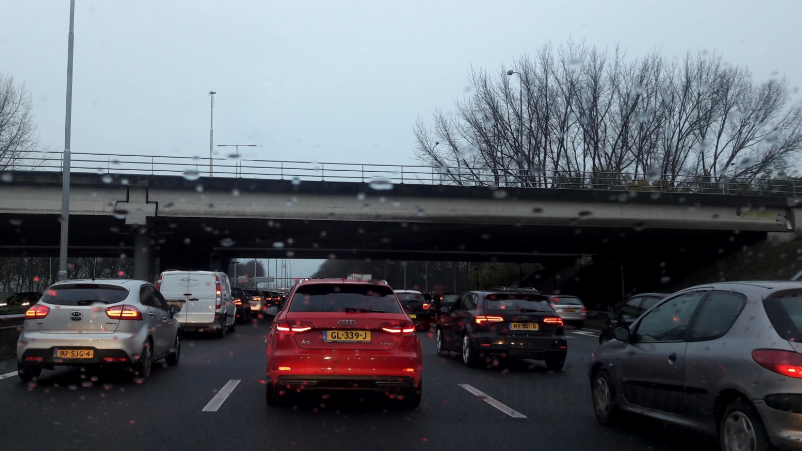 Lange files in en rond de stad door ongelukken - AT5