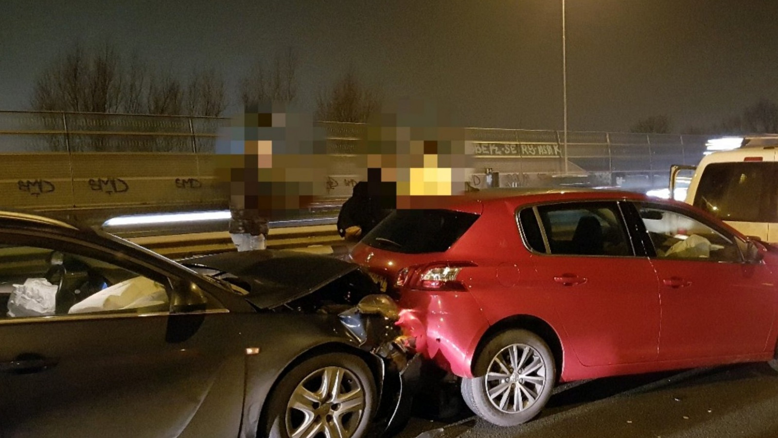 Flinke file op A1 na kettingbotsing bij Diemen-Noord - AT5