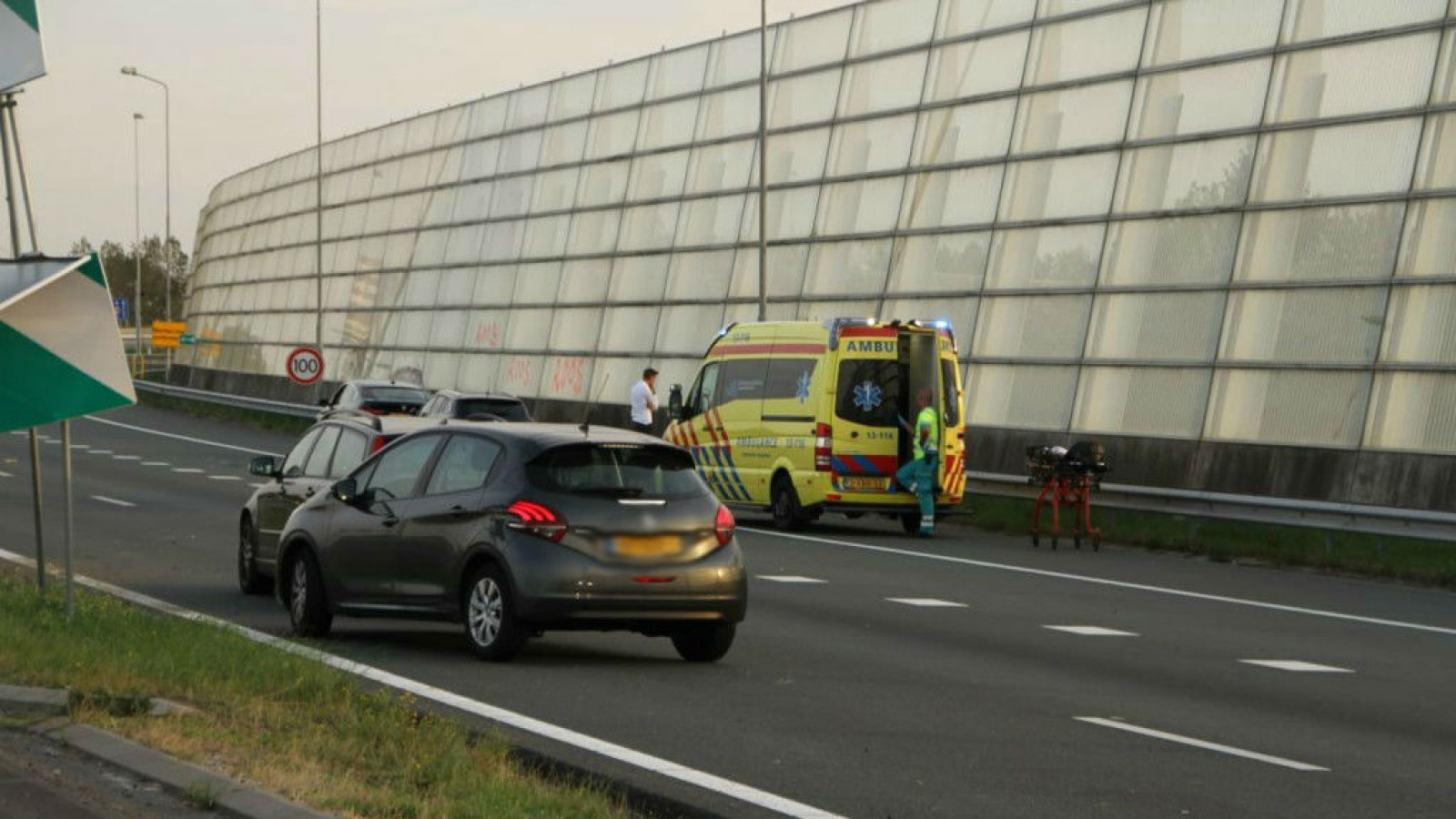 Vrouw gewond geraakt na ongeluk op A8 voor Coentunnel - AT5