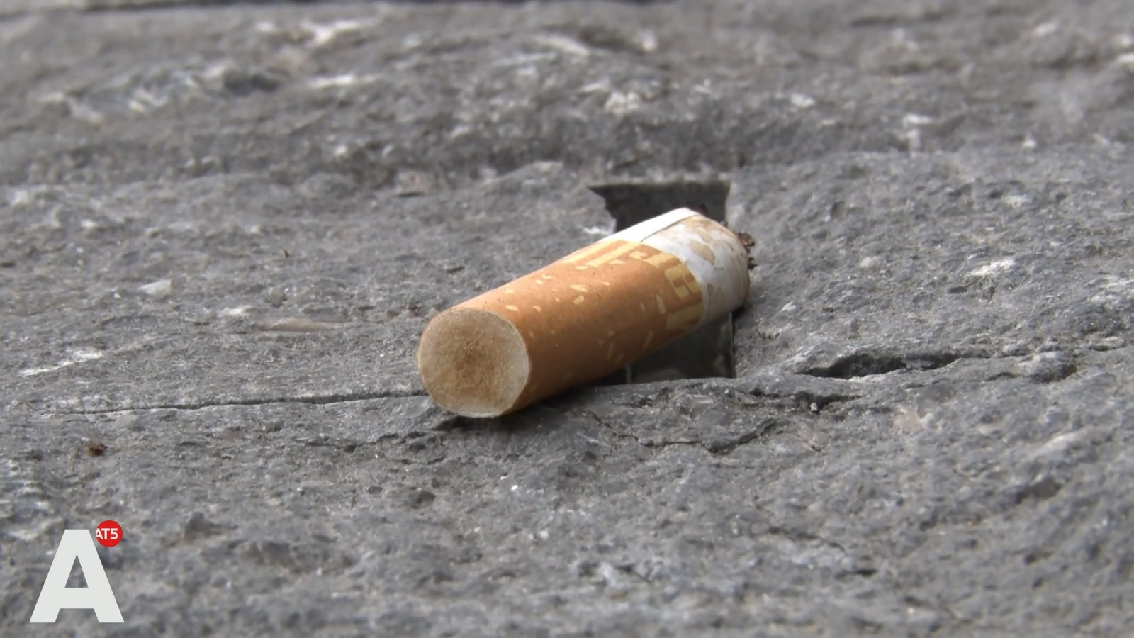 Roken op treinstations wordt verboden, ook verkoop van tabak aan banden ... Roken op treinstations wordt verboden, ook verkoop van tabak aan banden ...