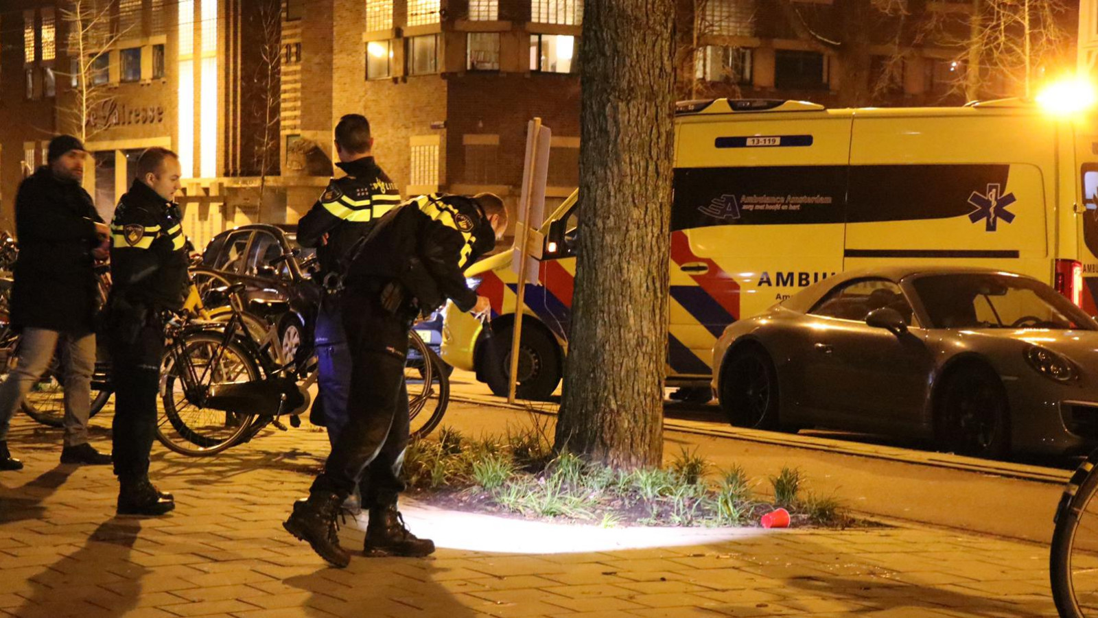 Dader vlucht per motor na straatroof in Zuid - AT5