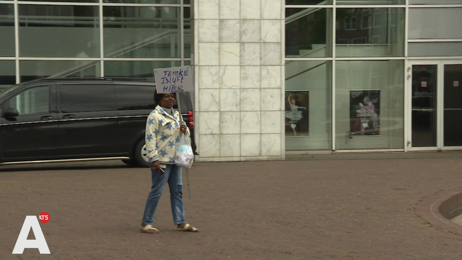 Applausprotest bij de Stopera: 'Dappere houding burgemeester' - AT5