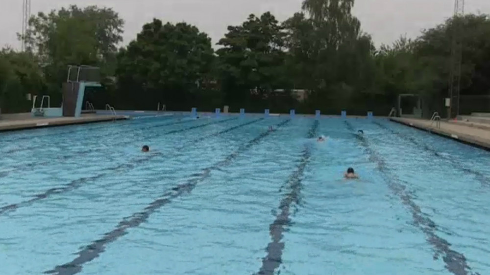 Flevoparkbad in zwaar weer - AT5