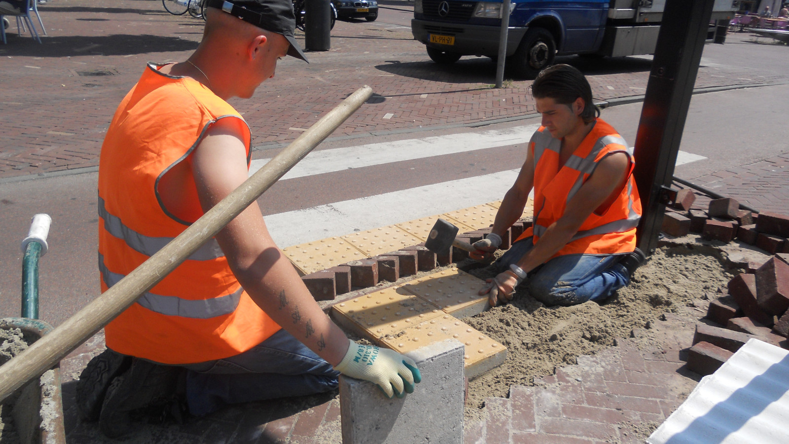 Javaplein veiliger voor overstekende Blinden - AT5