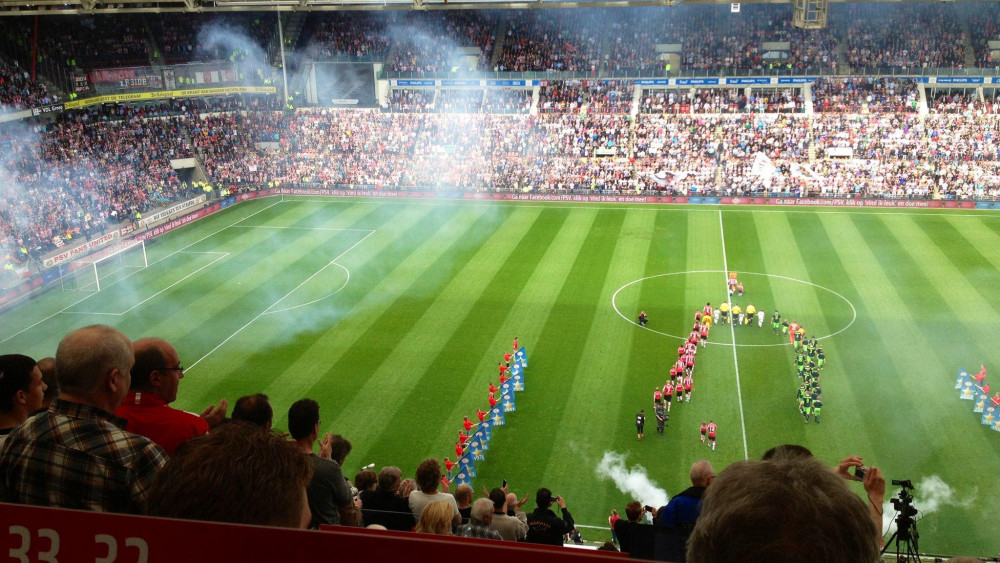 Gevangenisstraf voor supporters na rellen PSV - Ajax - AT5