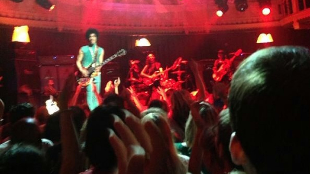 Muzikaal afscheid van Prince in Paradiso - AT5