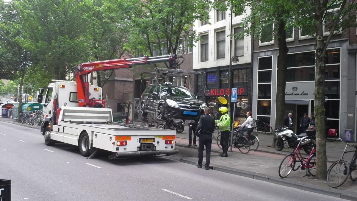 Helden van bureau Handhaving in actie! - AT5