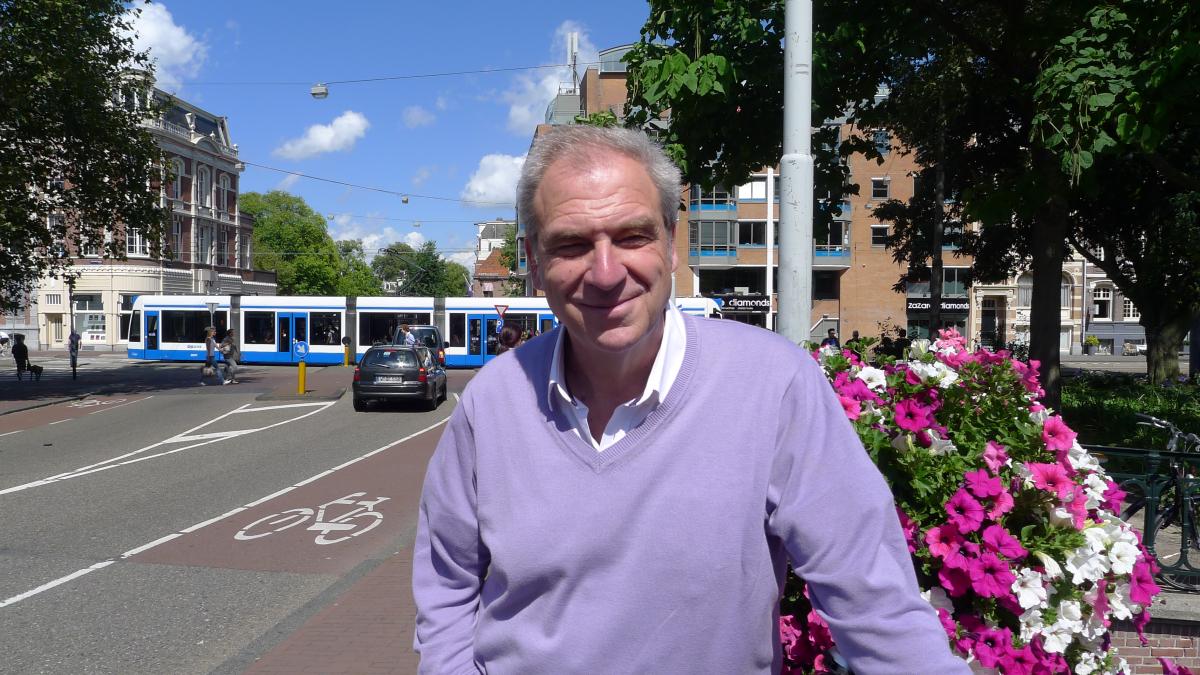 Rob Fruithof, acteur, gespot in Amsterdam - AT5