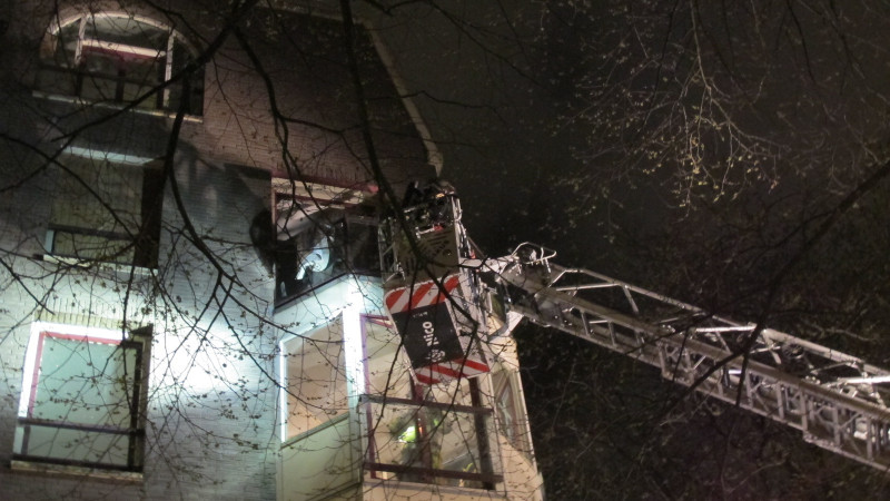 Verwarde vrouw verdacht van brandstichting in eigen huis aan Amstel - AT5