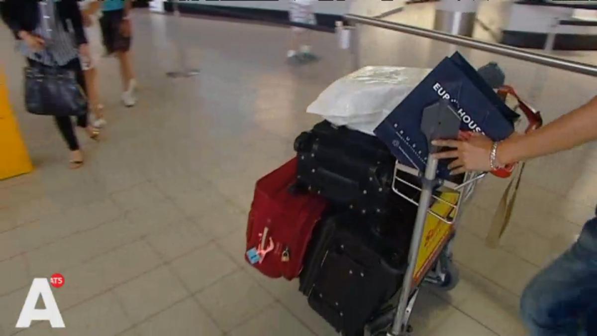 Speciale balie op Schiphol voor buitenlandse studenten - AT5