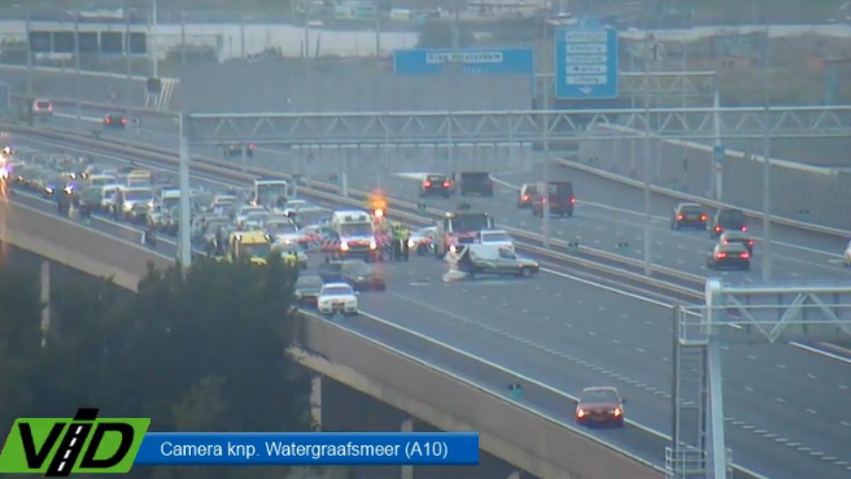 A10 dicht door ongeluk bij Zeeburg - AT5