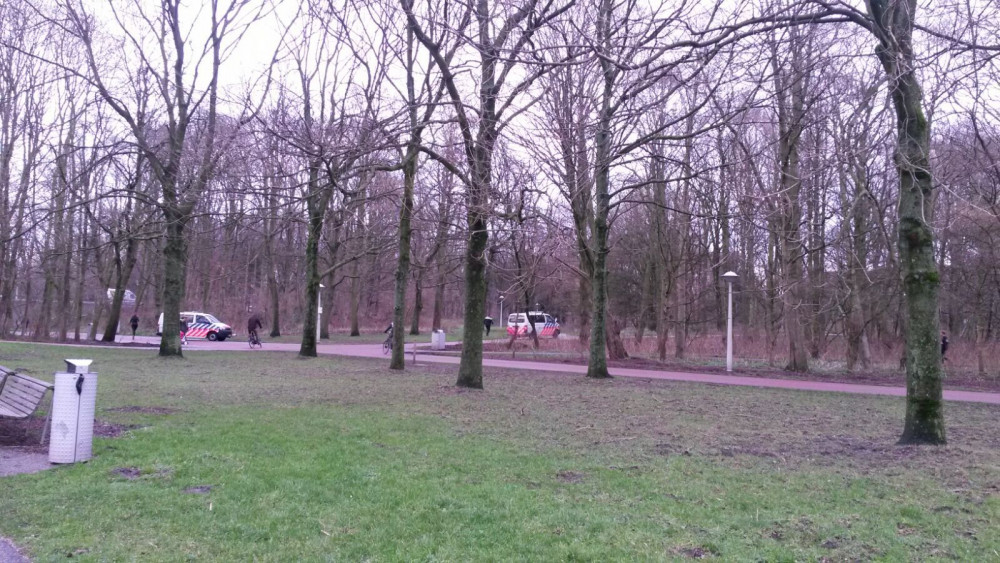 Politie maakt jacht op scooterdieven Rembrandtpark - AT5 Politie maakt jacht op scooterdieven Rembrandtpark - AT5