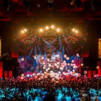 Rapper Bokoesam met New Wave vijf keer in uitverkochte Ziggo Dome ...