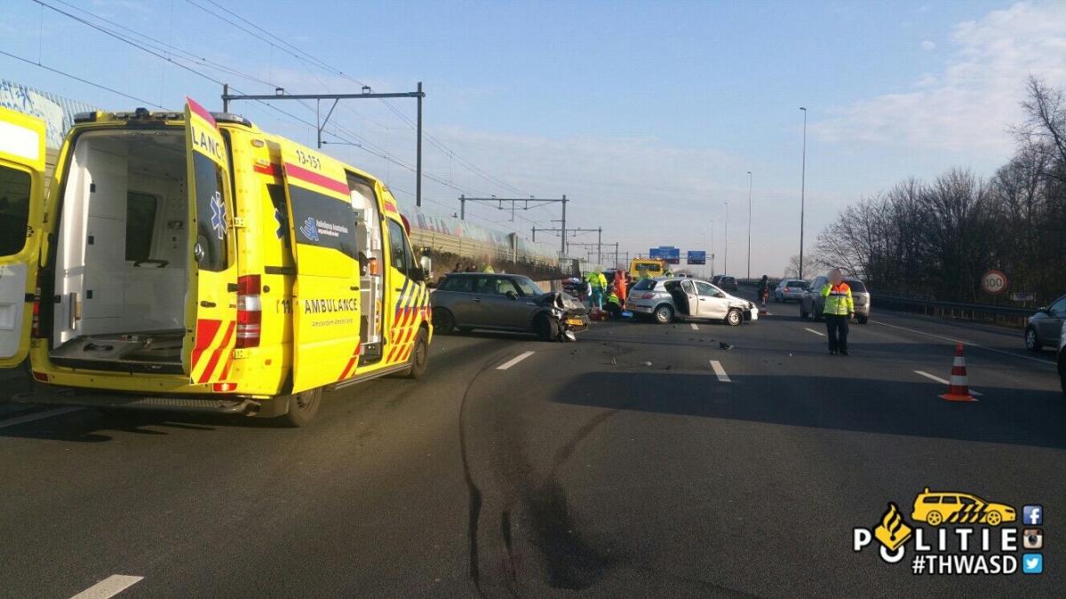 Flinke file na ongeluk met vier auto's op A10 Zuid - AT5