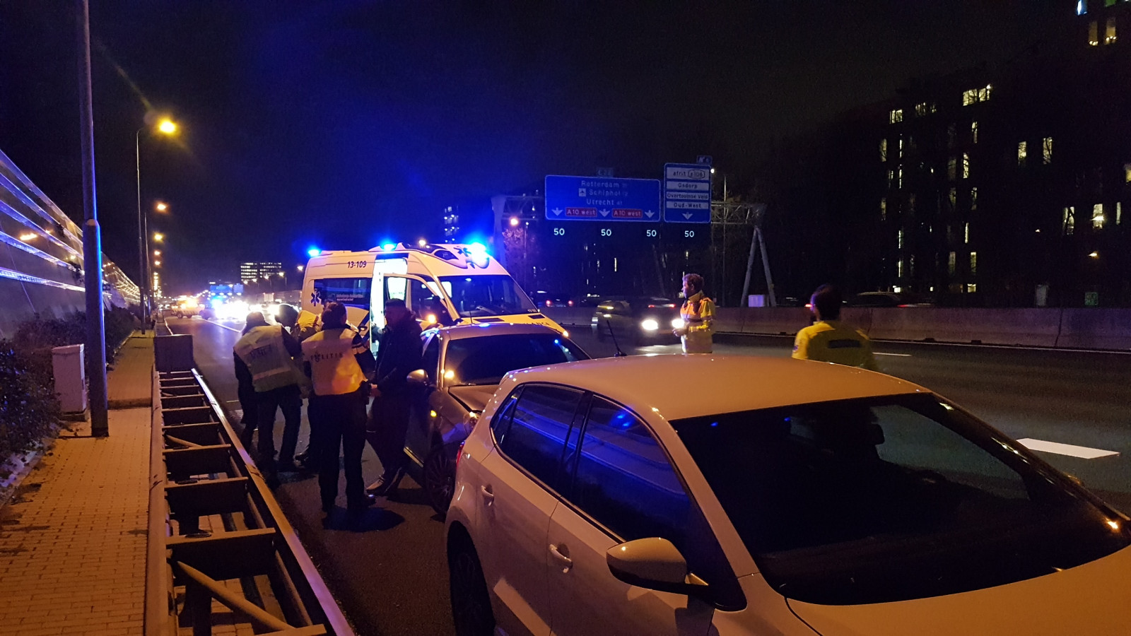 Verkeer A10 urenlang vast door afsluiting Zeeburgertunnel - AT5