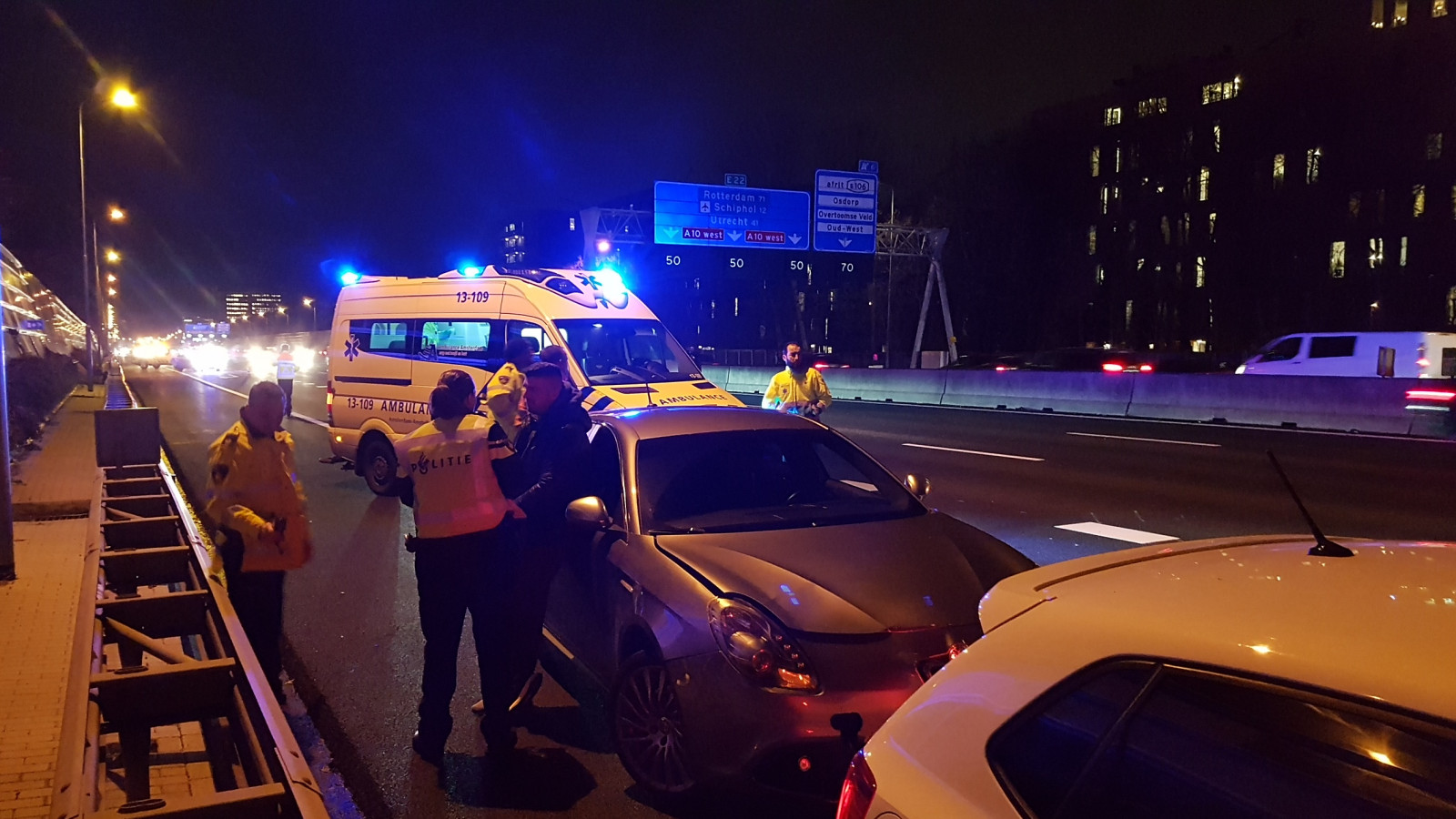 Verkeer A10 urenlang vast door afsluiting Zeeburgertunnel - AT5