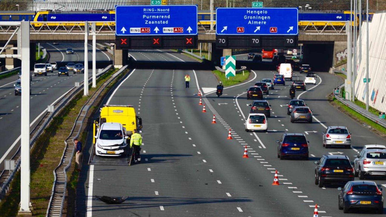 Drie ongelukken op A10 Oost, hele rijbaan enige tijd afgesloten - AT5