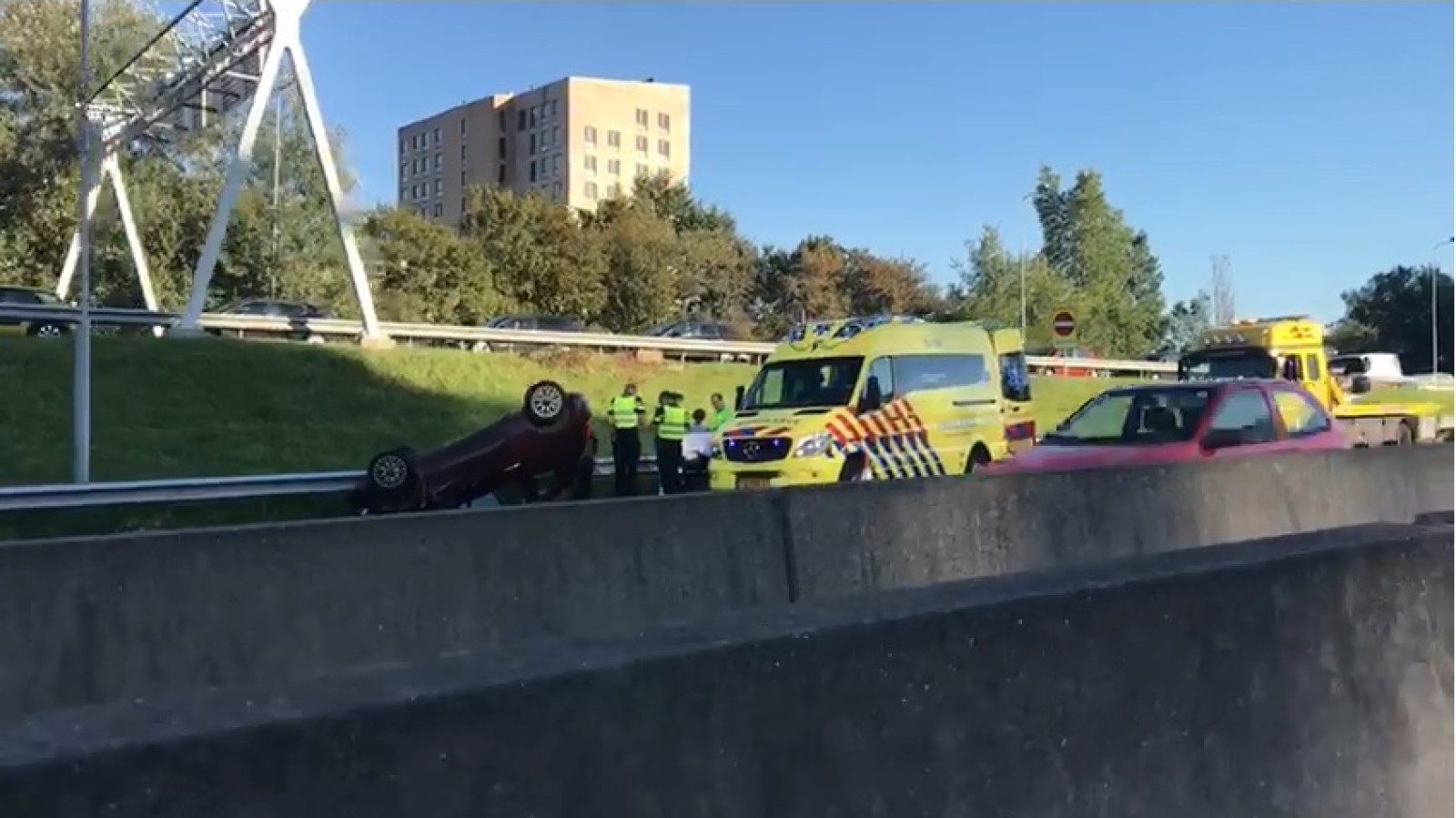 Filmende kijkers beboet na ongeluk A10 West - AT5