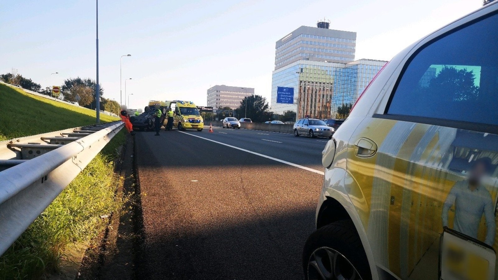 Filmende kijkers beboet na ongeluk A10 West - AT5