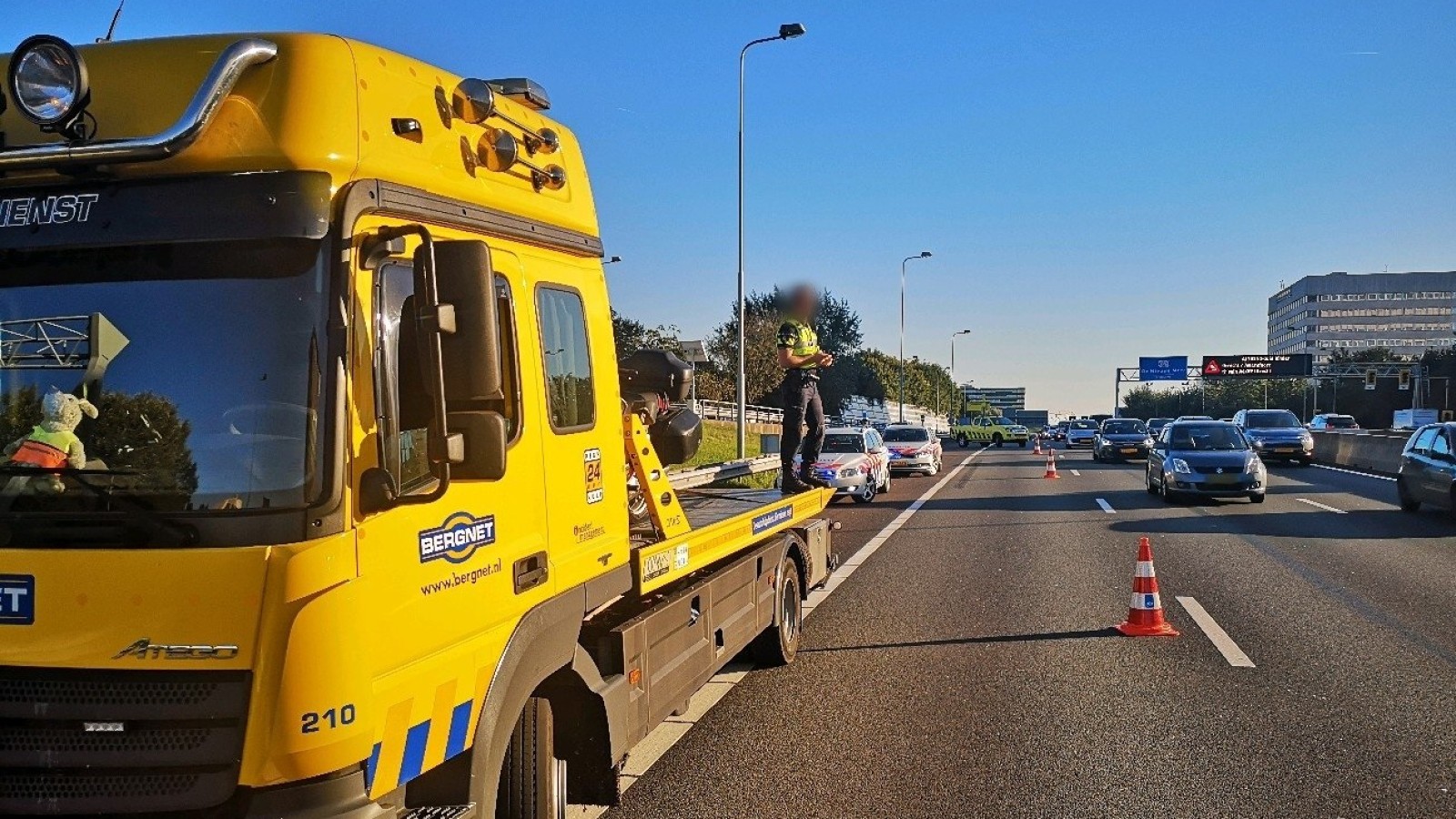 Filmende kijkers beboet na ongeluk A10 West - AT5