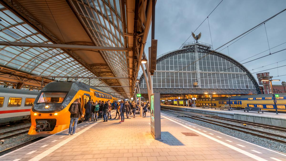 NS start proef met inchecken met betaalpas en mobiel, gratis upgrade ...
