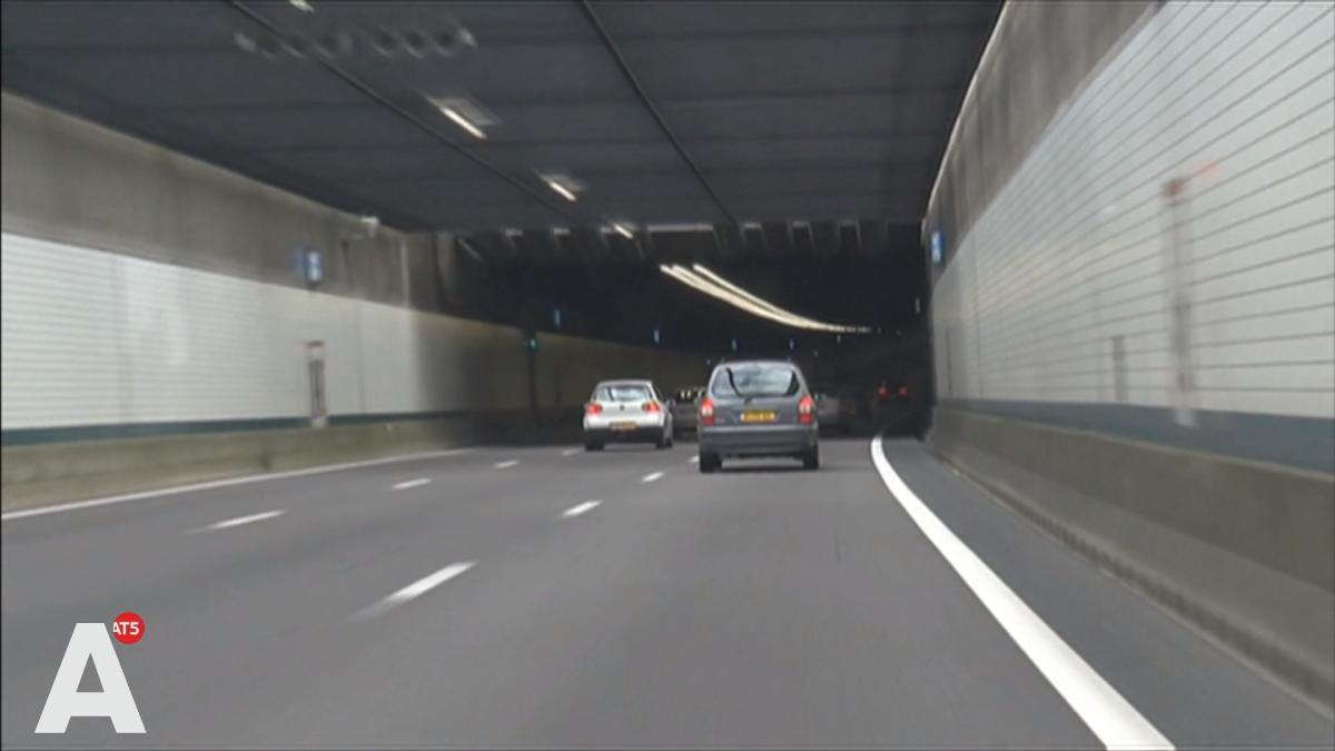 Binnenring tussen Durgerdam en Zeeburg dicht door storing Zeeburgertunnel - AT5