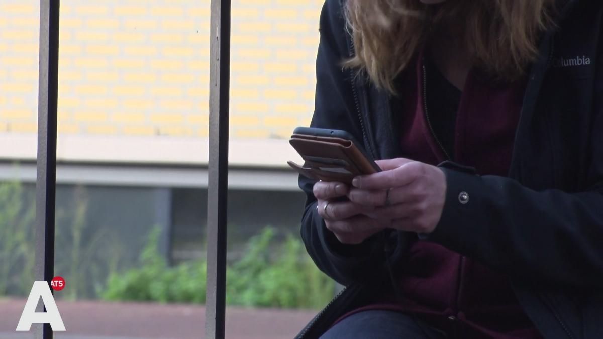 Telefoons ook in de ban op basisscholen en speciaal onderwijs - AT5