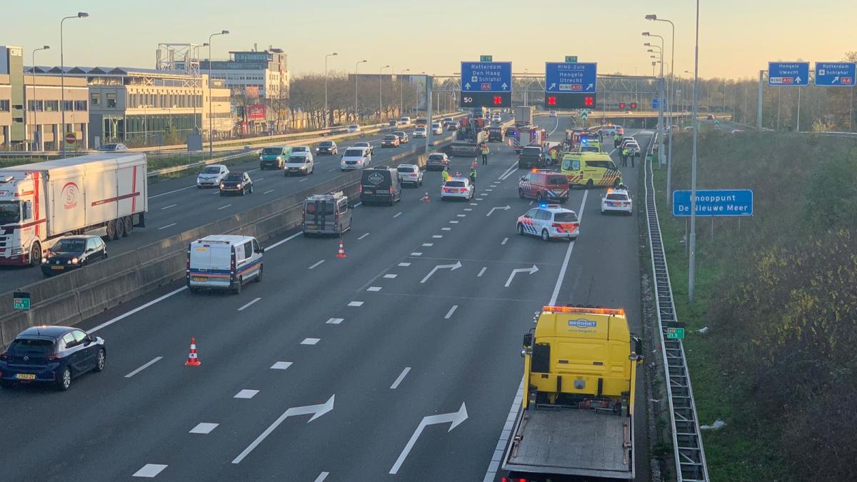 A10 Ring West dicht door ongeluk met meerdere voertuigen - AT5