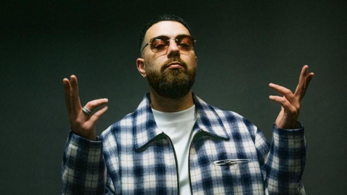 Rapper Murda krijgt toch geen straf voor nummers over wiet - AT5