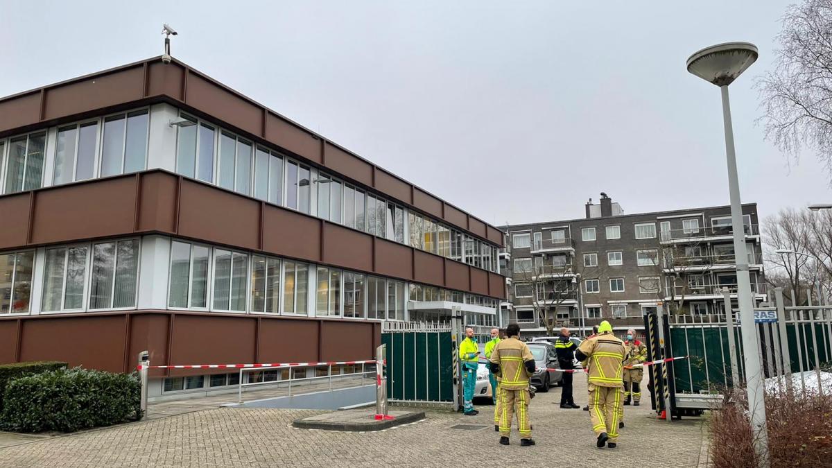 Politiebureau Buitenveldert ontruimd vanwege explosief - AT5
