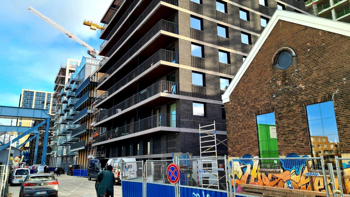 Dode man woning VOC-kade: recherche gaat uit van misdrijf - AT5