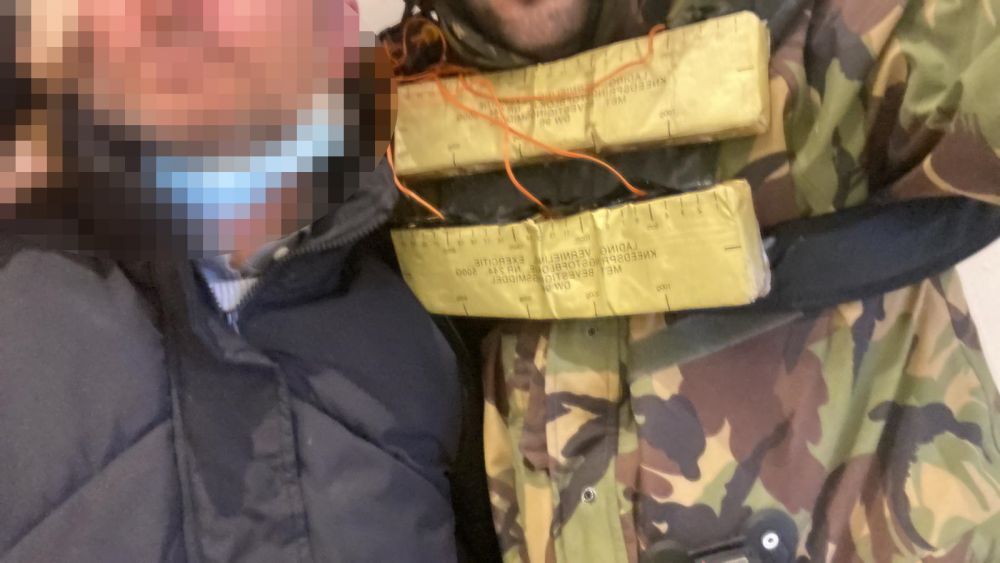 How the 5-hour long hostage situation in an Apple Store in Amsterdam ...