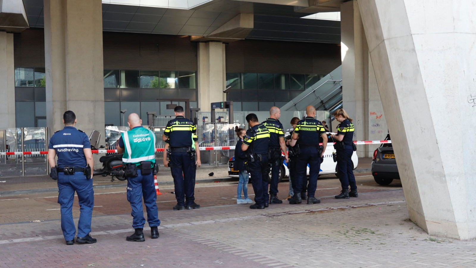 Vuurwapen gezien bij metrostation Noord, agenten lossen ...
