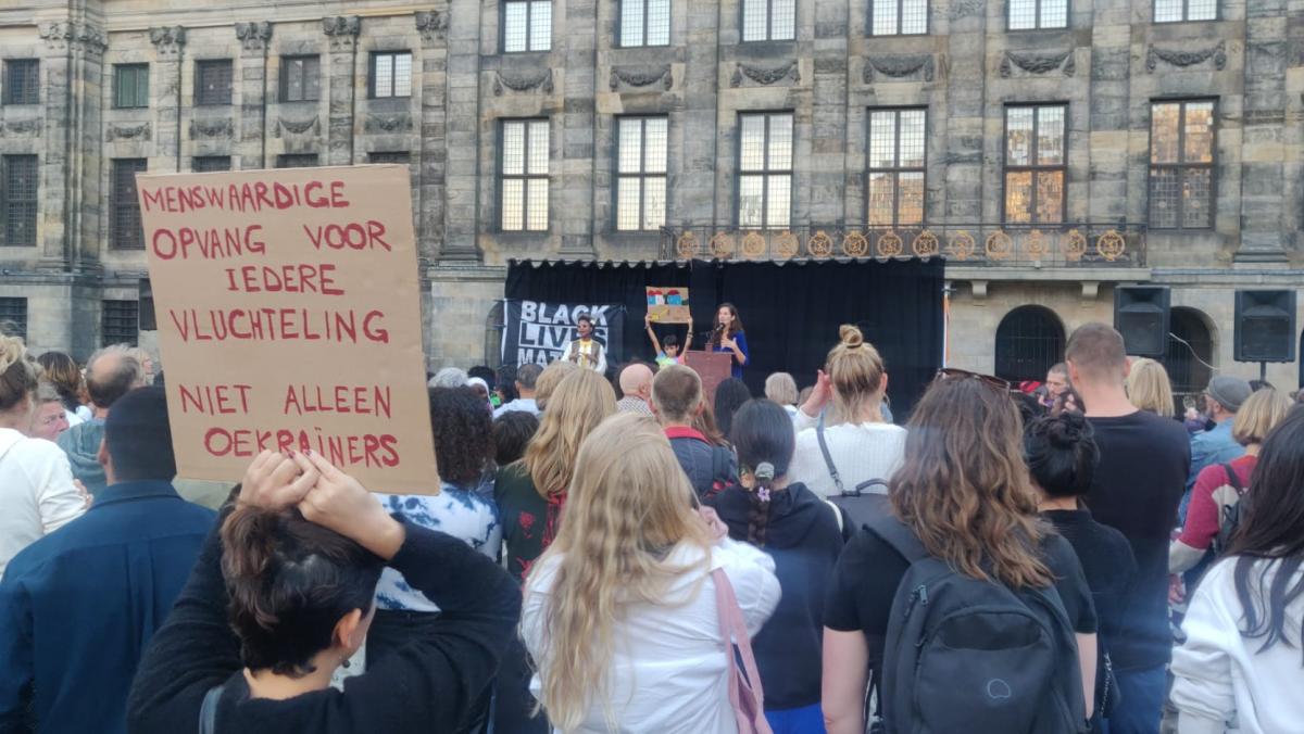 Demonstratie op Dam voor 'menswaardige opvang' asielzoekers - AT5