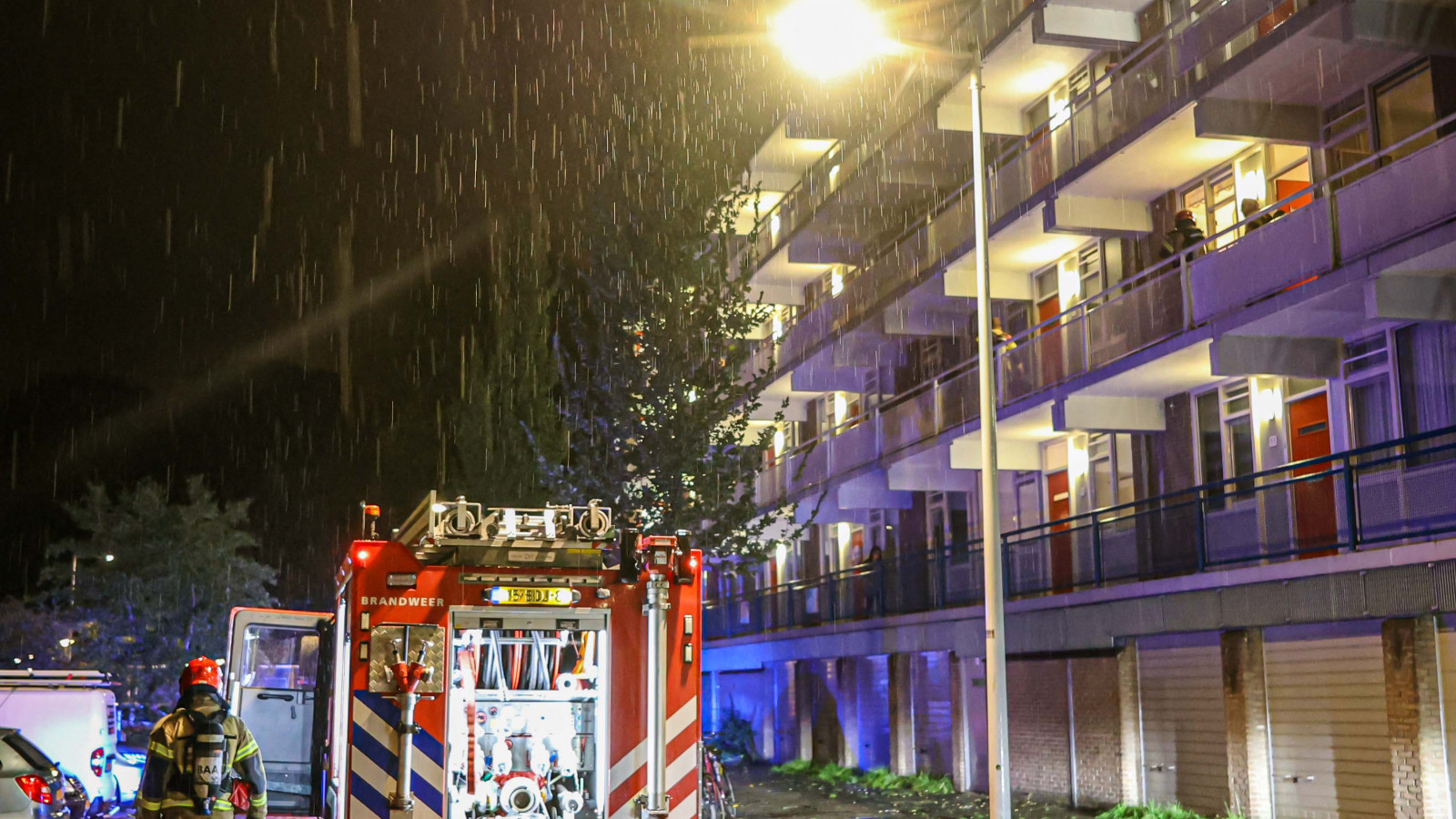 Gewonde bij brand in woning in Noord - AT5