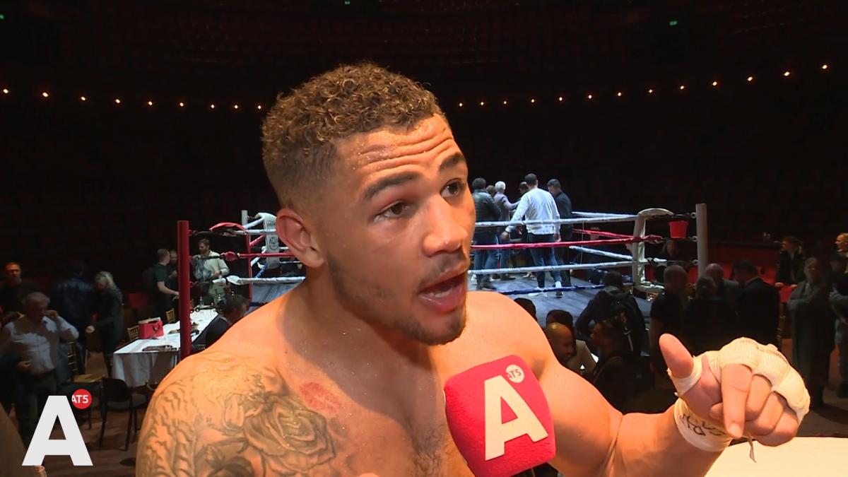 Bokser Kanters woedend op jury bij Ben Bril Memorial: "Ik boks nooit ...