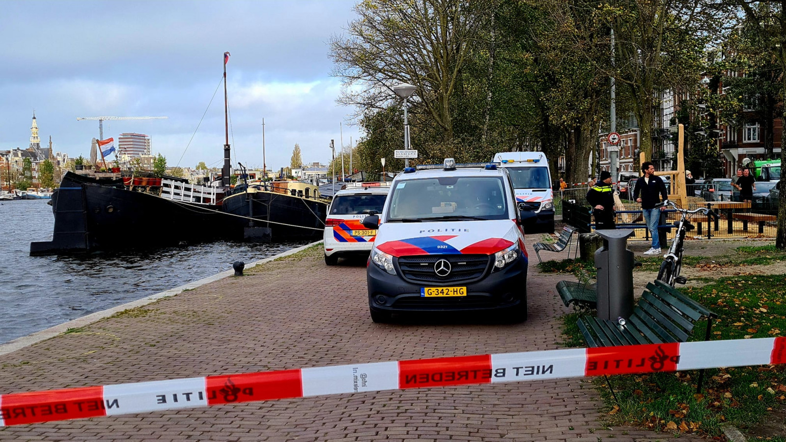 Overleden man gevonden in de Amstel - AT5 Overleden man gevonden in de Amstel - AT5