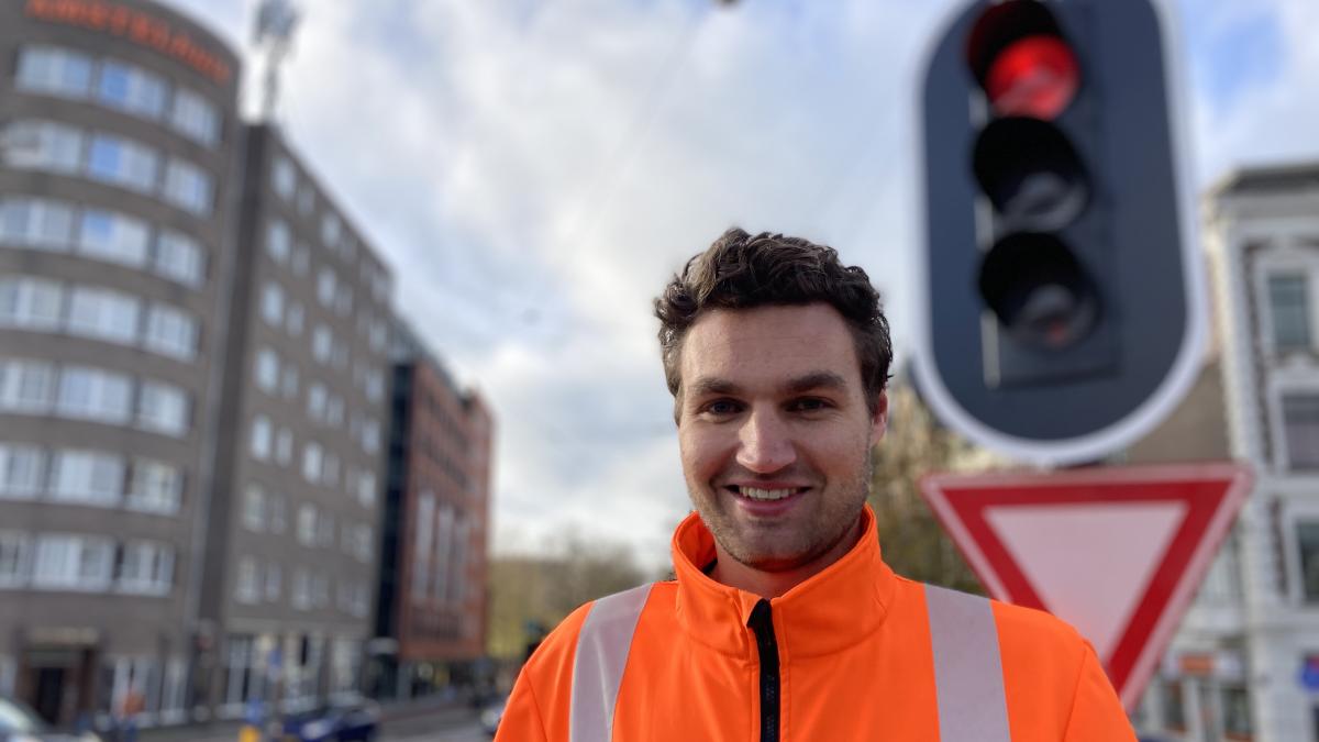 Hoe werken verkeerslichten? "Niet hoe vaker je drukt hoe sneller groen ...