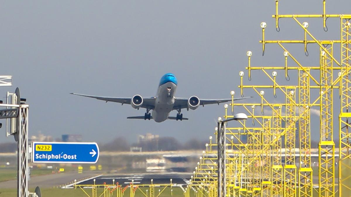 Definitief geen 'tweede Kaagbaan' op Schiphol - AT5