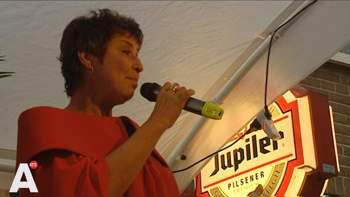 Zangeres Heddy Lester (72) overleden - AT5