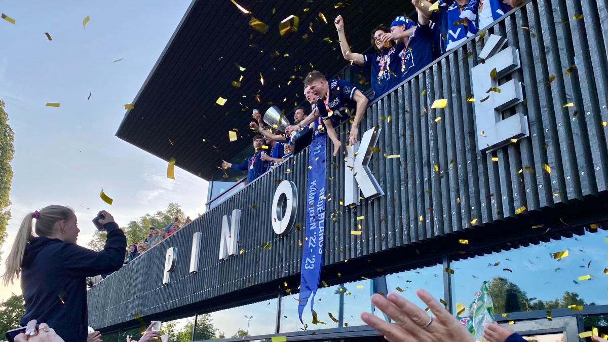 Hockeyers Pinoké voor het eerst landskampioen, 22ste titel voor dames ...