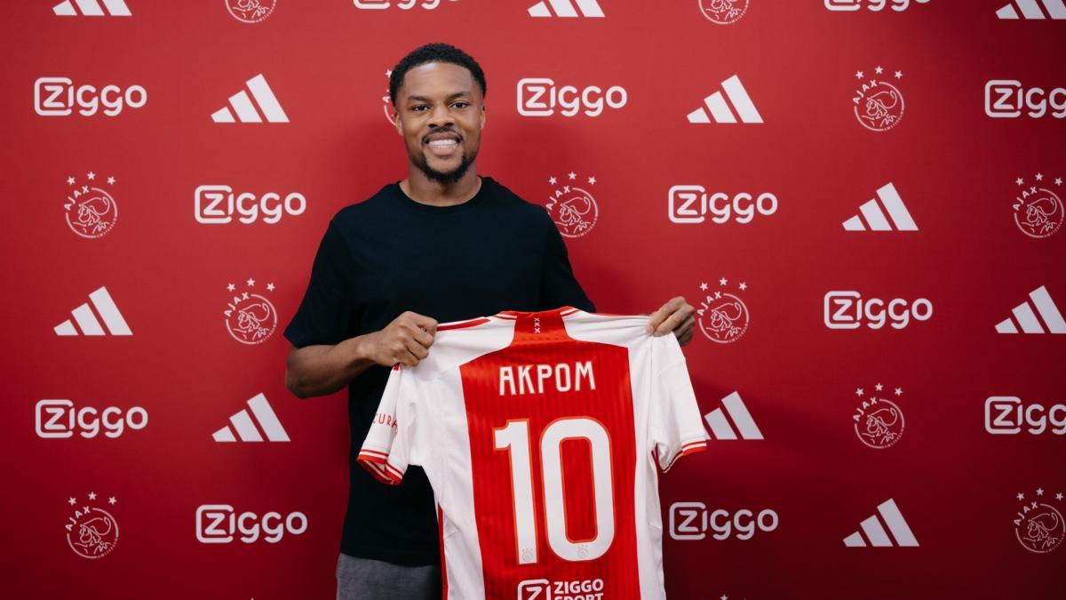 Vertrek Akpom definitief: rest van het seizoen voetbalt aanvaller voor ...