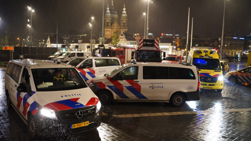 Man zwaargewond na val op spoor CS - AT5