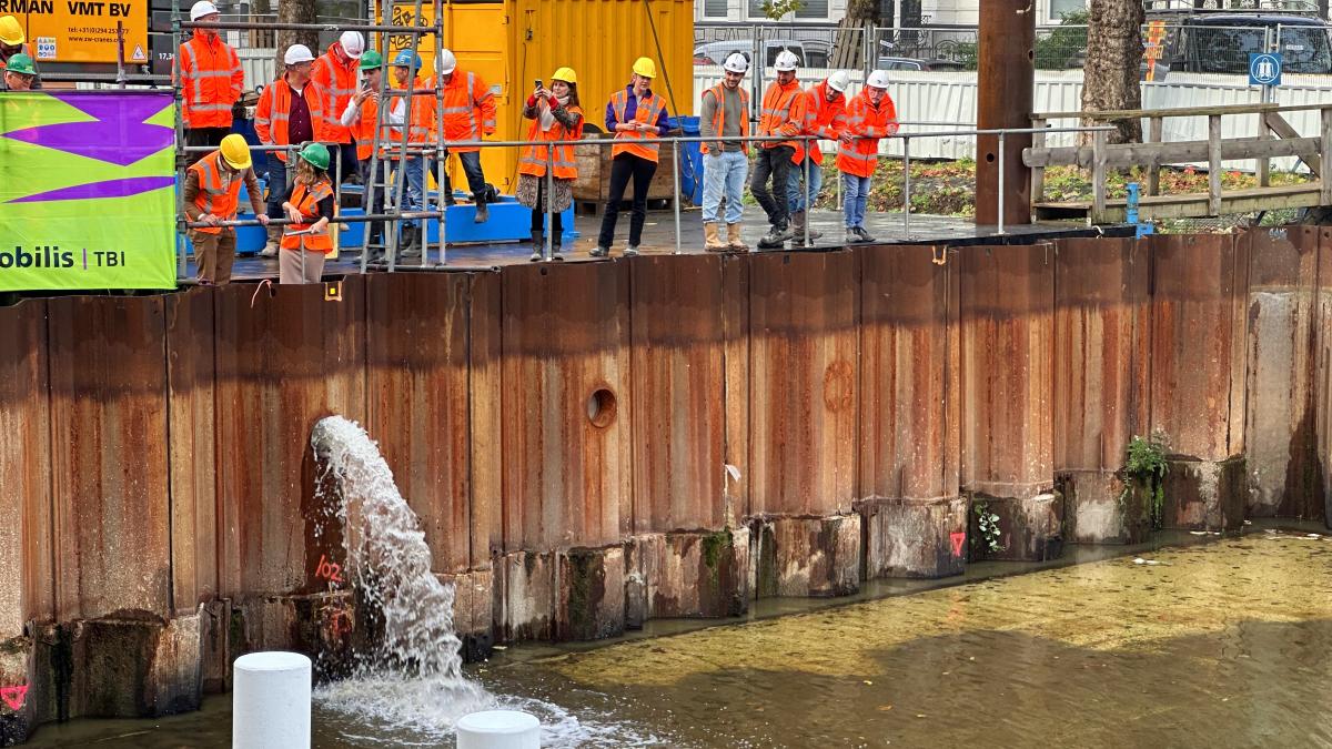 Water boven Singelgrachtgarage terug: "Auto moet op andere manier plek ...