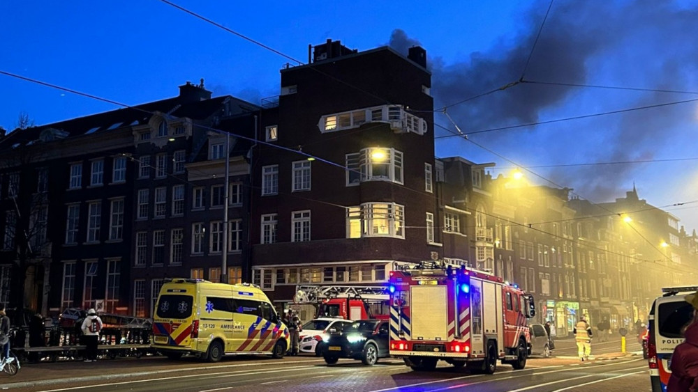 Veel schade door grote brand in pand aan Keizersgracht - AT5