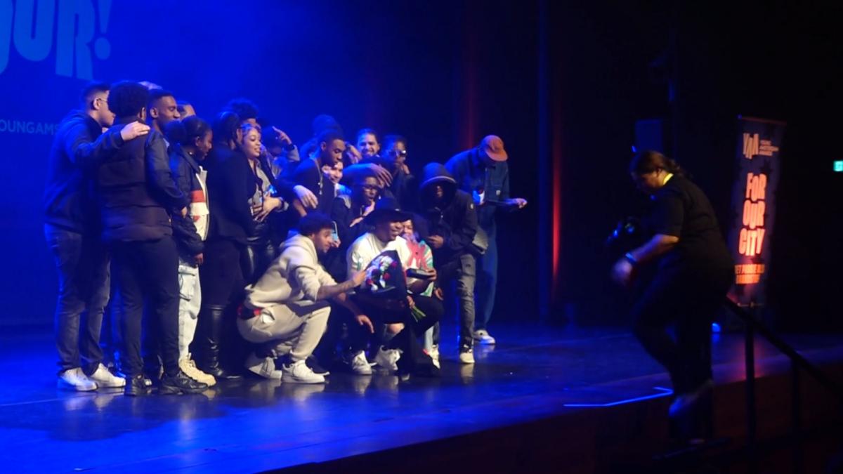 Young Amsterdam Awards uitgereikt in theater Meervaart: "We vieren het ...