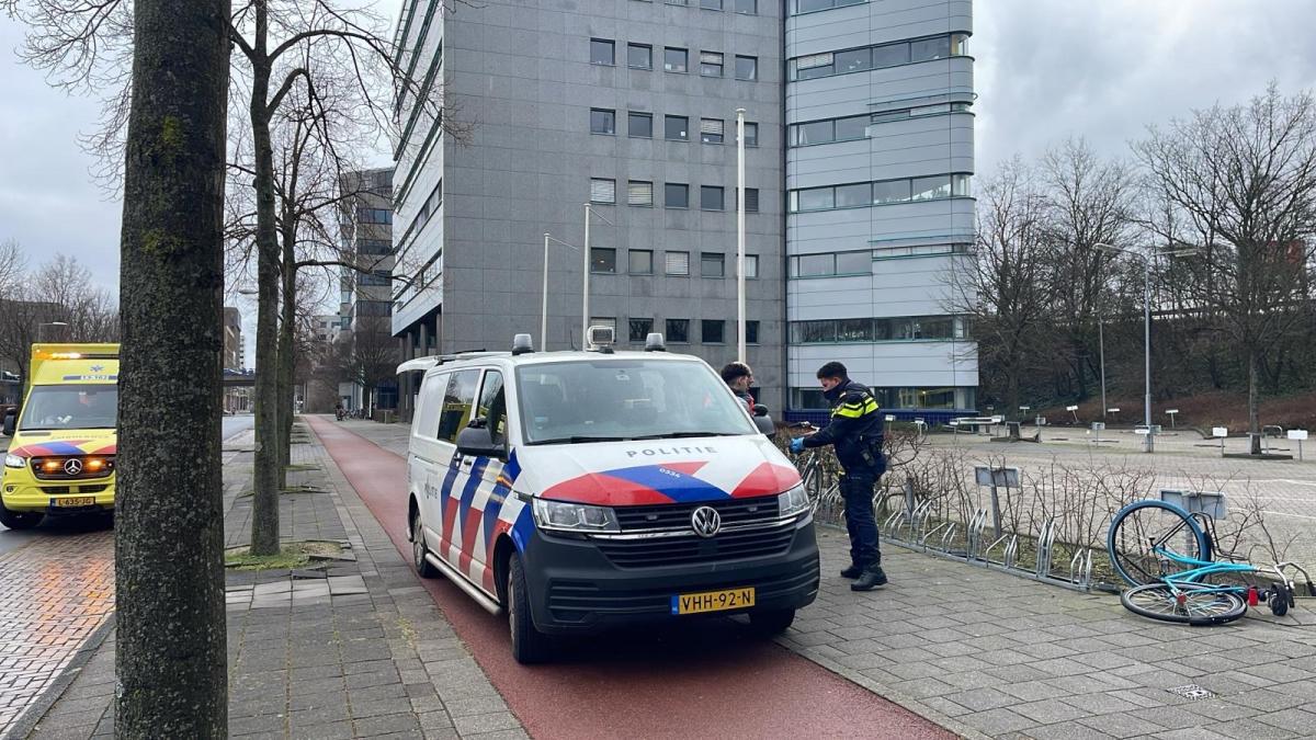 22-jarige man meerdere keren gestoken in Slotervaart, man (40) aangehouden - AT5